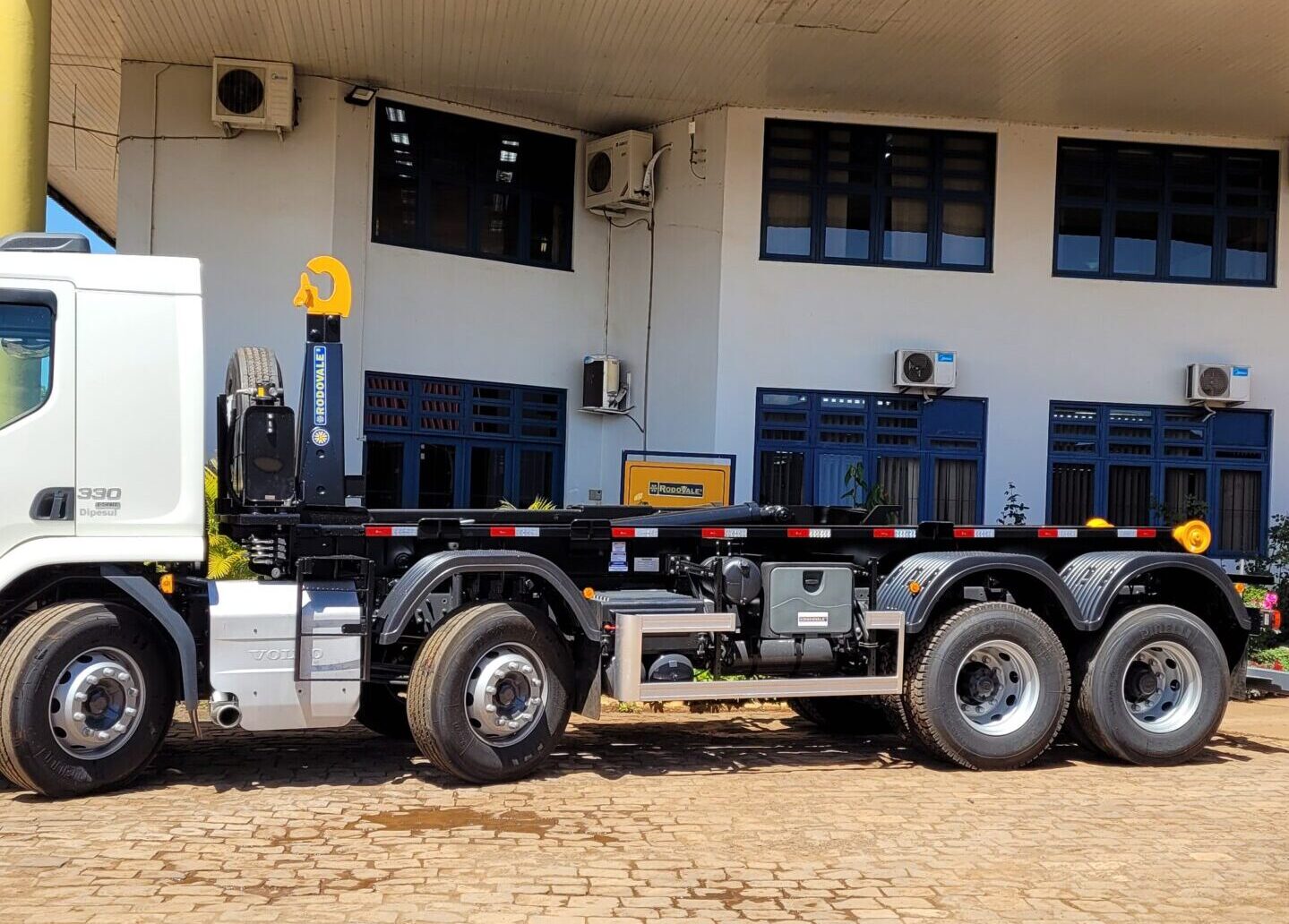 Equipamento Roll-ON/OFF Modelo GF1 BTK - Rodovale