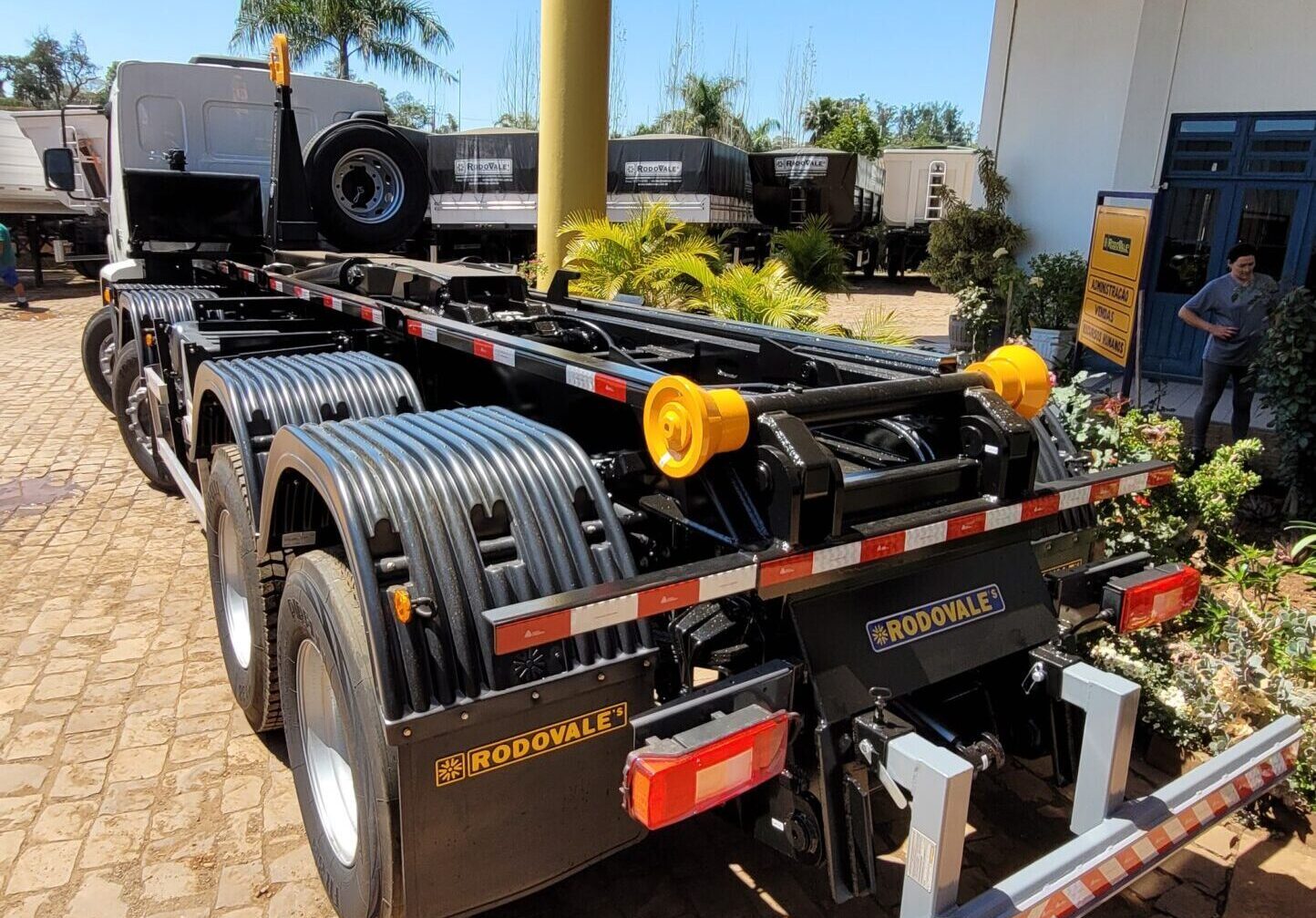 Equipamento Roll-ON/OFF Modelo GF1 BTK - Rodovale