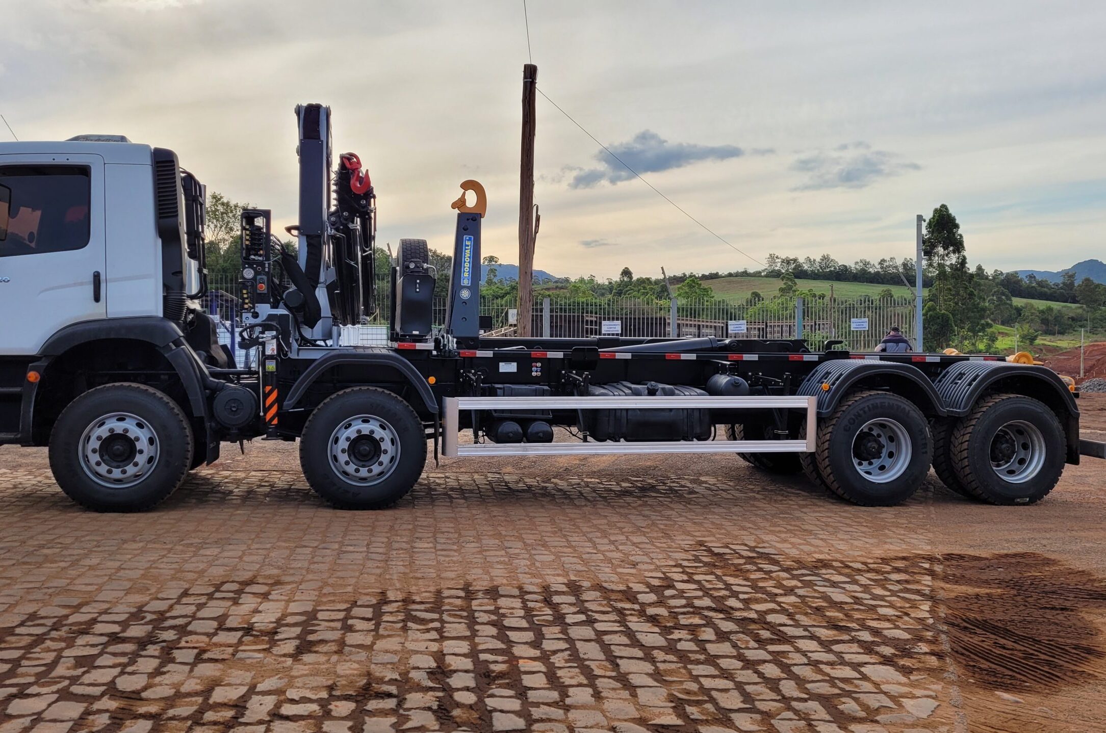 Equipamento Roll-ON/OFF Modelo GF1 BTK - Rodovale